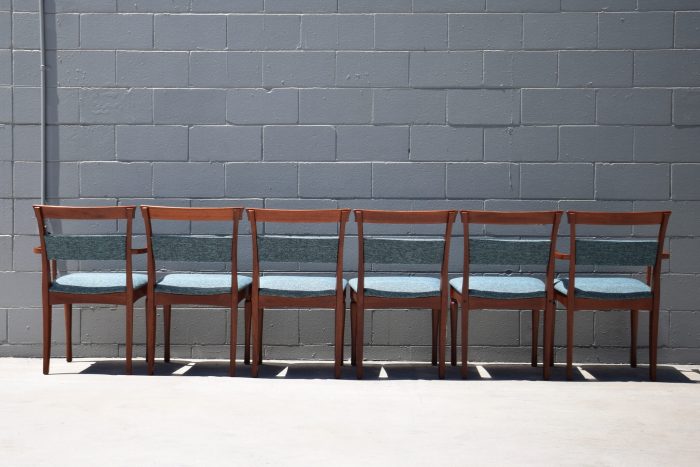 Six Chiswell Dining Chairs with Carvers (Circa 1970s) - Structured ...