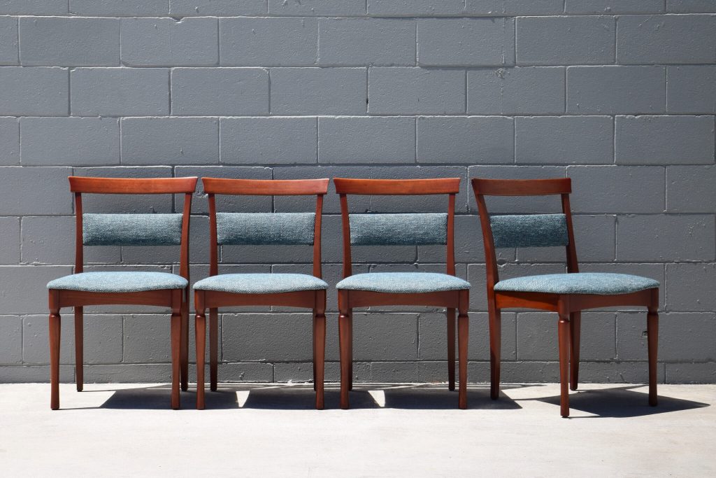 Six Chiswell Dining Chairs with Carvers (Circa 1970s) - Structured ...