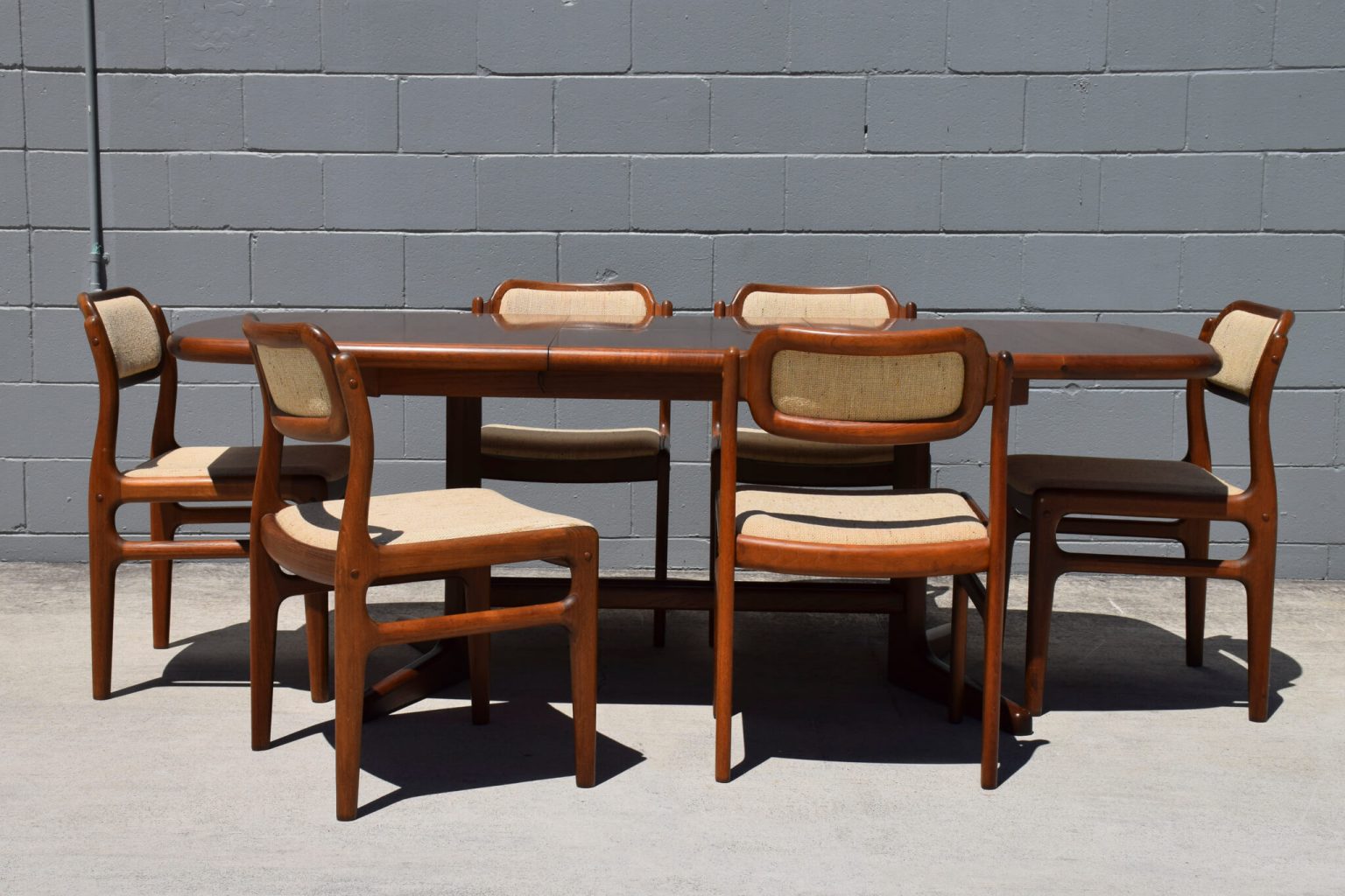 Diethelm Scanstyle Extendable Dining Table (Circa 1970s) - Structured ...