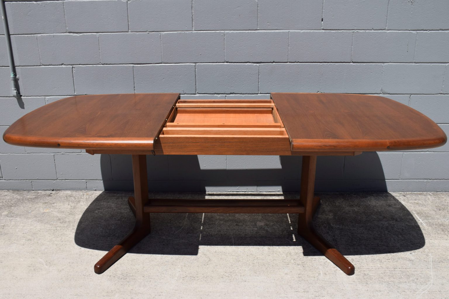 Diethelm Scanstyle Extendable Dining Table (Circa 1970s) - Structured ...